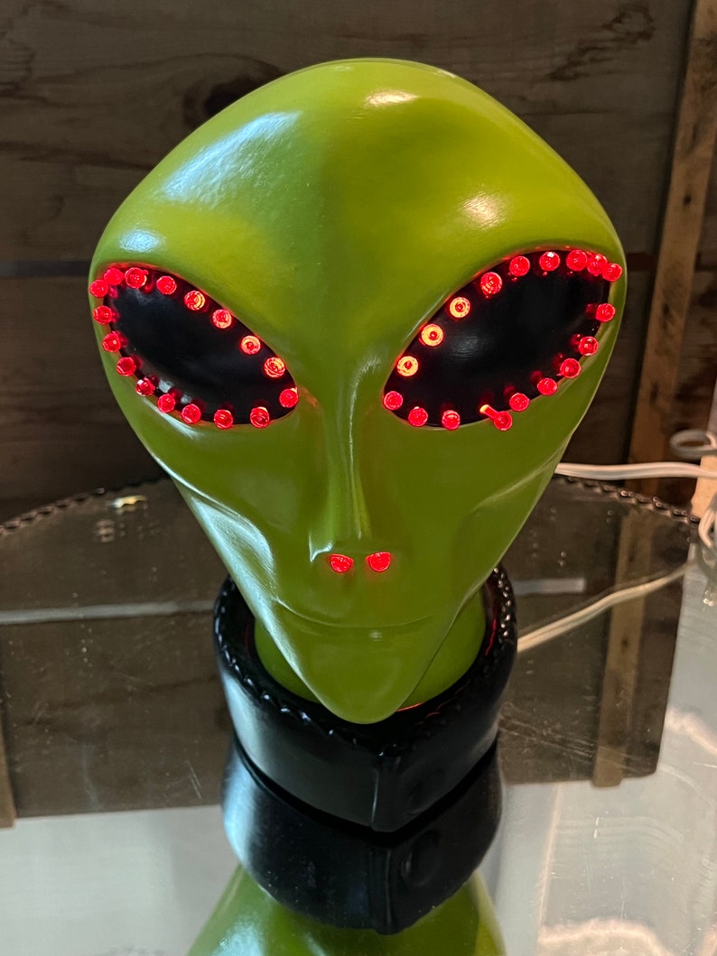 Alien Monster Halloween Decor Vintage Lighted Plug in Table Lamp Face ...
