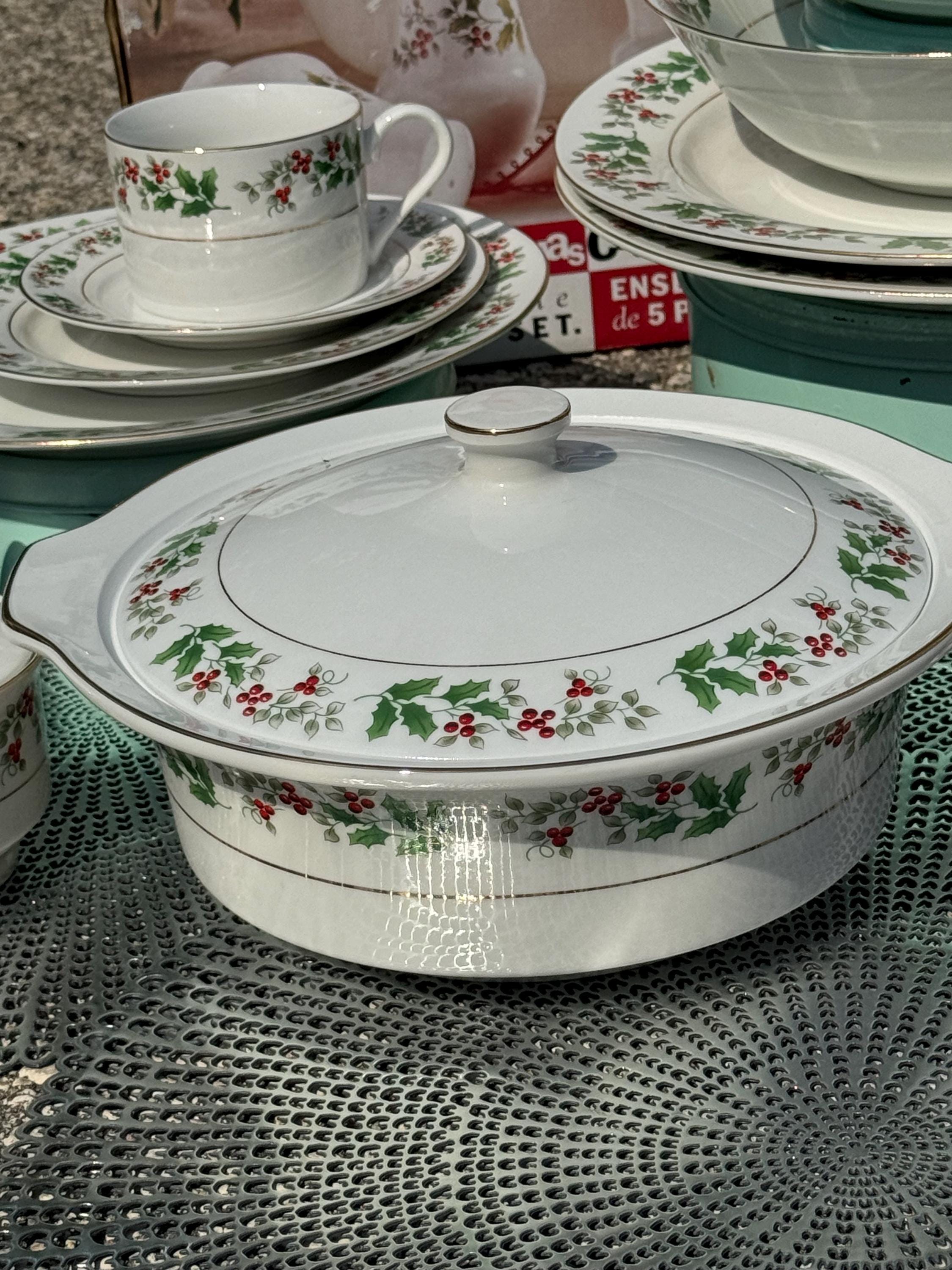 Table Setting for Eight Plus Gibson Housewares Christmas Charm Vintage ...