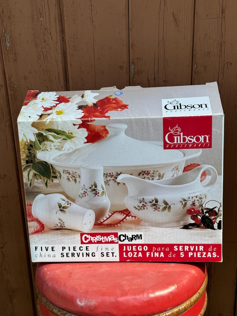 Table Setting for Eight Plus Gibson Housewares Christmas Charm Vintage ...
