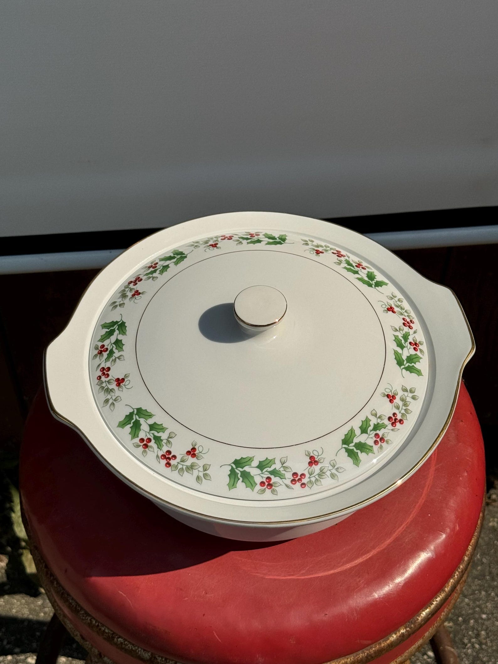 Table Setting for Eight Plus Gibson Housewares Christmas Charm Vintage ...