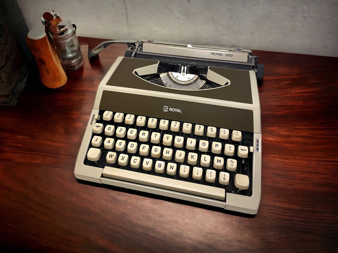 Royal 200 Litton - Portable Typewriter - Made in Japan, Vintage Machine ...
