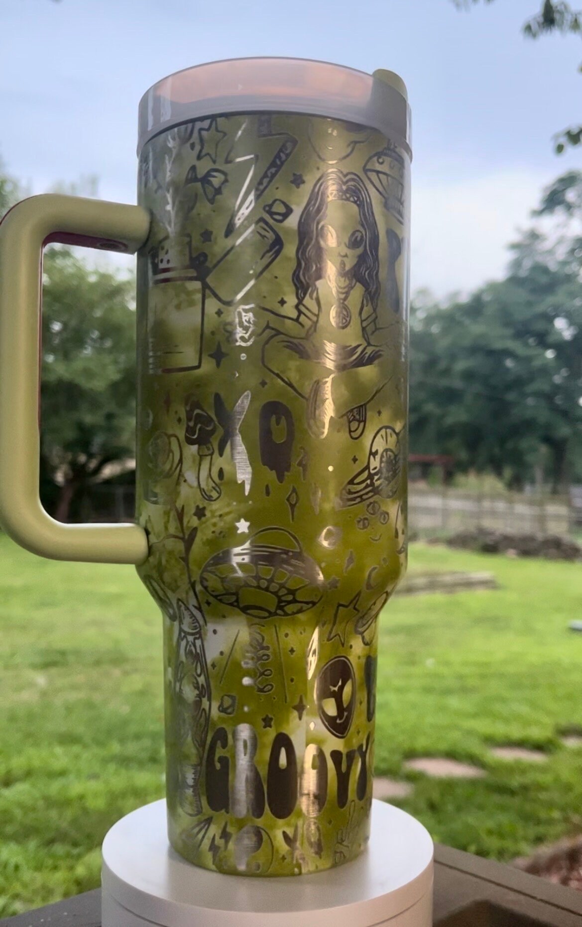 Hippie Alien Groovy Retro SVG Engrave File Full Wrap Seamless 40 Oz ...
