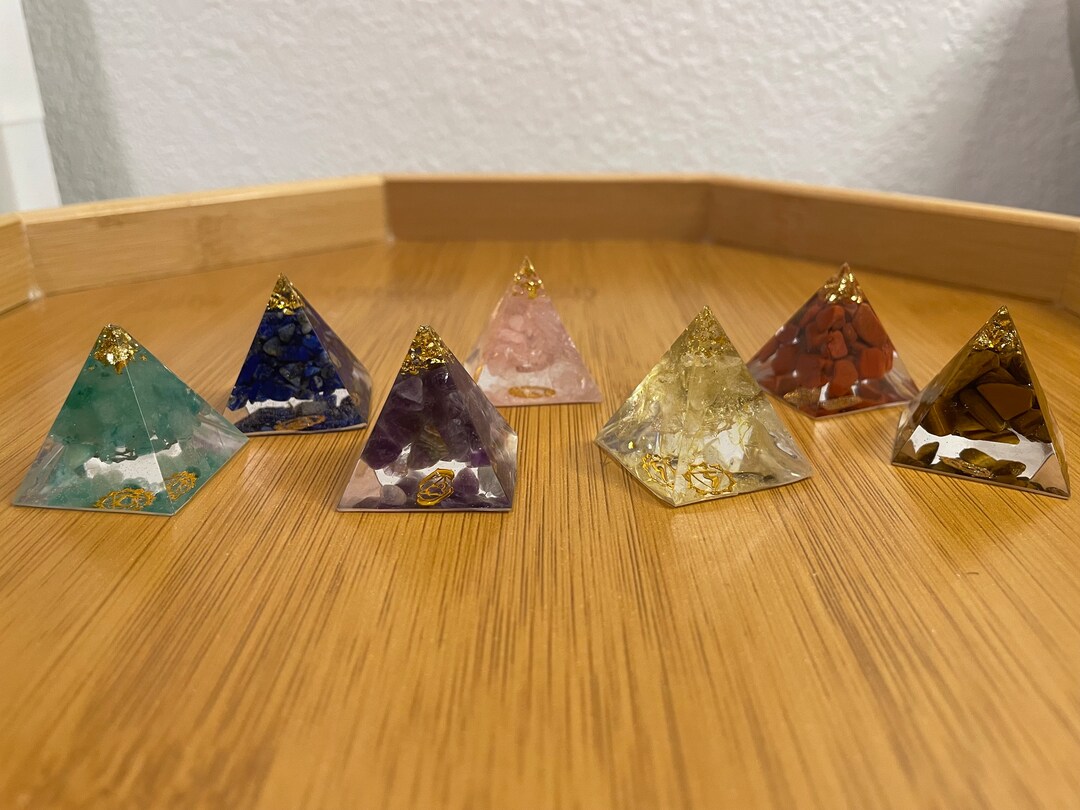 7 Color Options Mini Crystals in Resin Pyramid With Chakra Charms - Etsy
