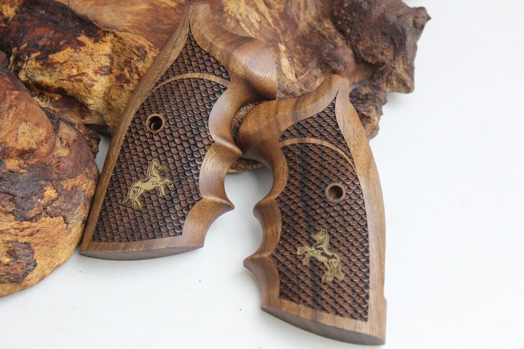 Colt Python & New Anaconda / Officer Model Revolver Walnut Wood Grips ...