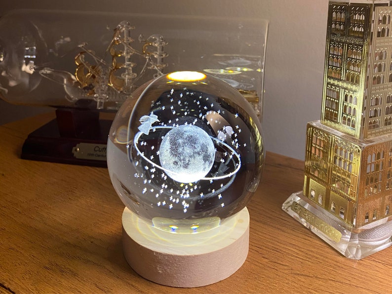 Girl With Saturn Crystal Ball Lamp, 3D Glowing Planet Lamp, Unique Gift ...