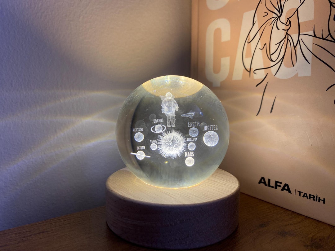 Astronaut Solar System Crystall Ball Lamp, 3D Glowing Planet Lamp, Unique Gift for Children ...