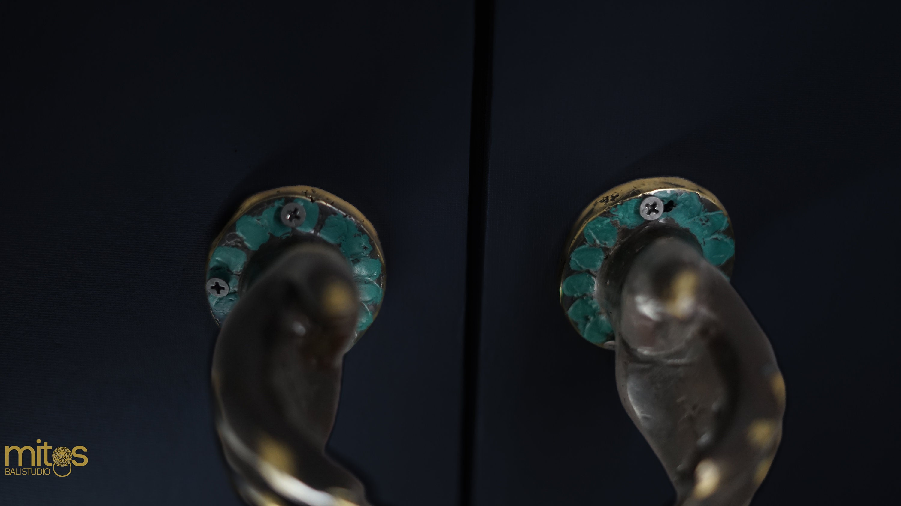 Pair Door Handle Handshake Pose, Buddha Hand Pose Pair Door Handle ...