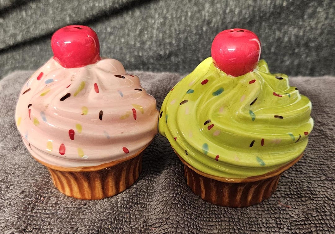 Vintage 9976130-d Ceramics Salt and Pepper Shaker Cupcakes Cake Fairy ...