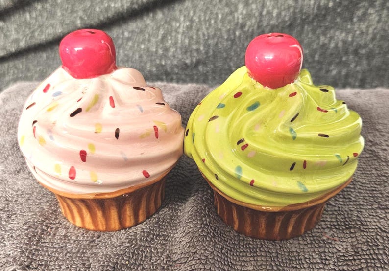 Vintage 9976130-d Ceramics Salt and Pepper Shaker Cupcakes Cake Fairy ...