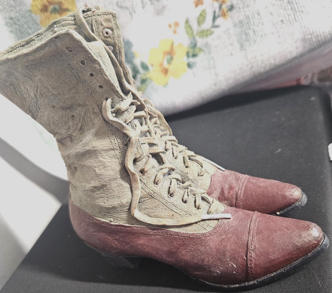 Vintage Victorian Lace-up Amish Boots Figurine. C7/22 - Etsy