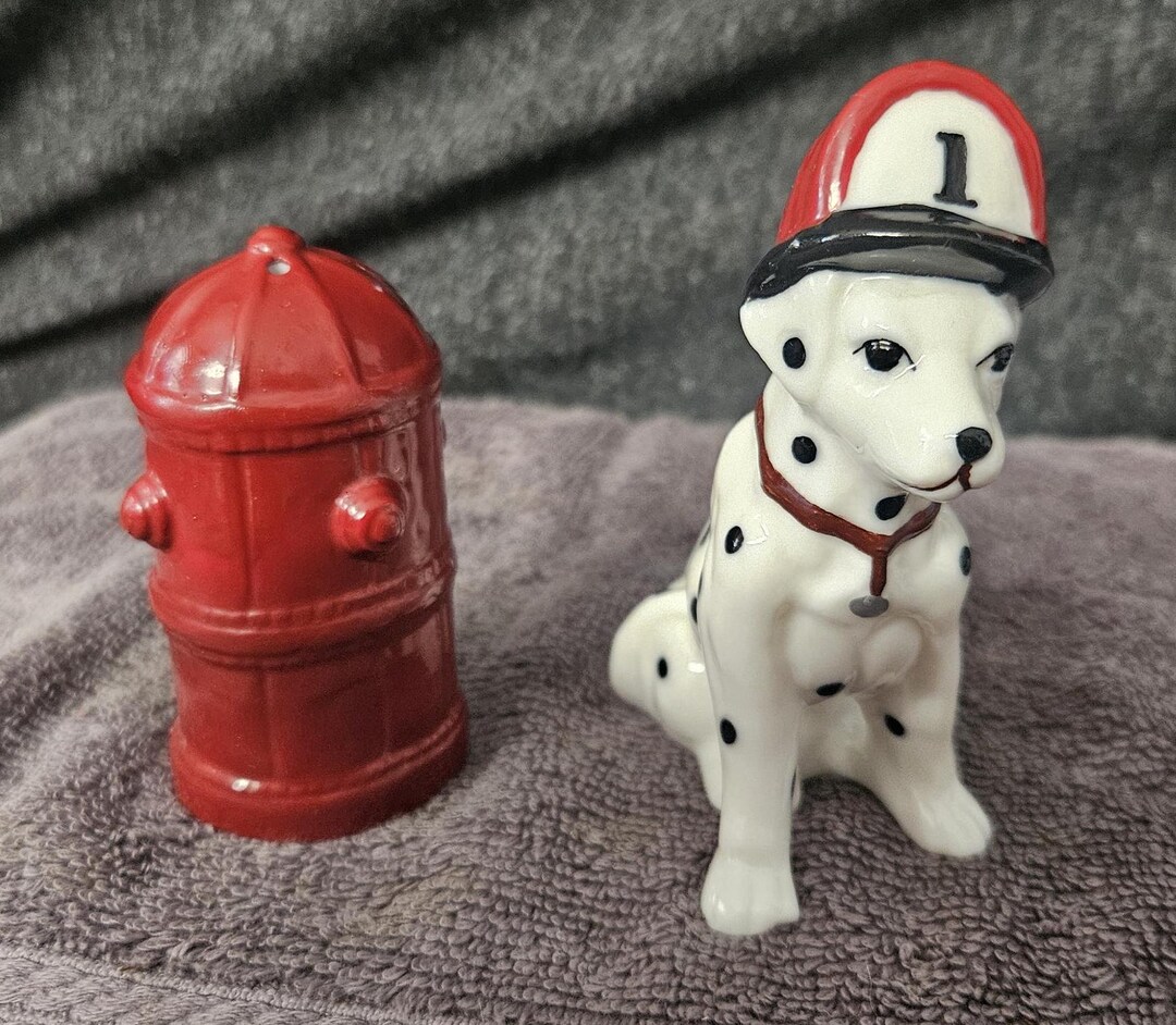 Vintage Dalmatian and Fire Hydrant Salt and Pepper Shakers A7/31 - Etsy
