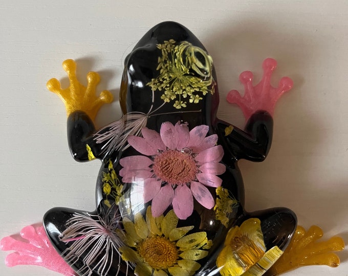 Resin Frog With Real Flowers - Etsy