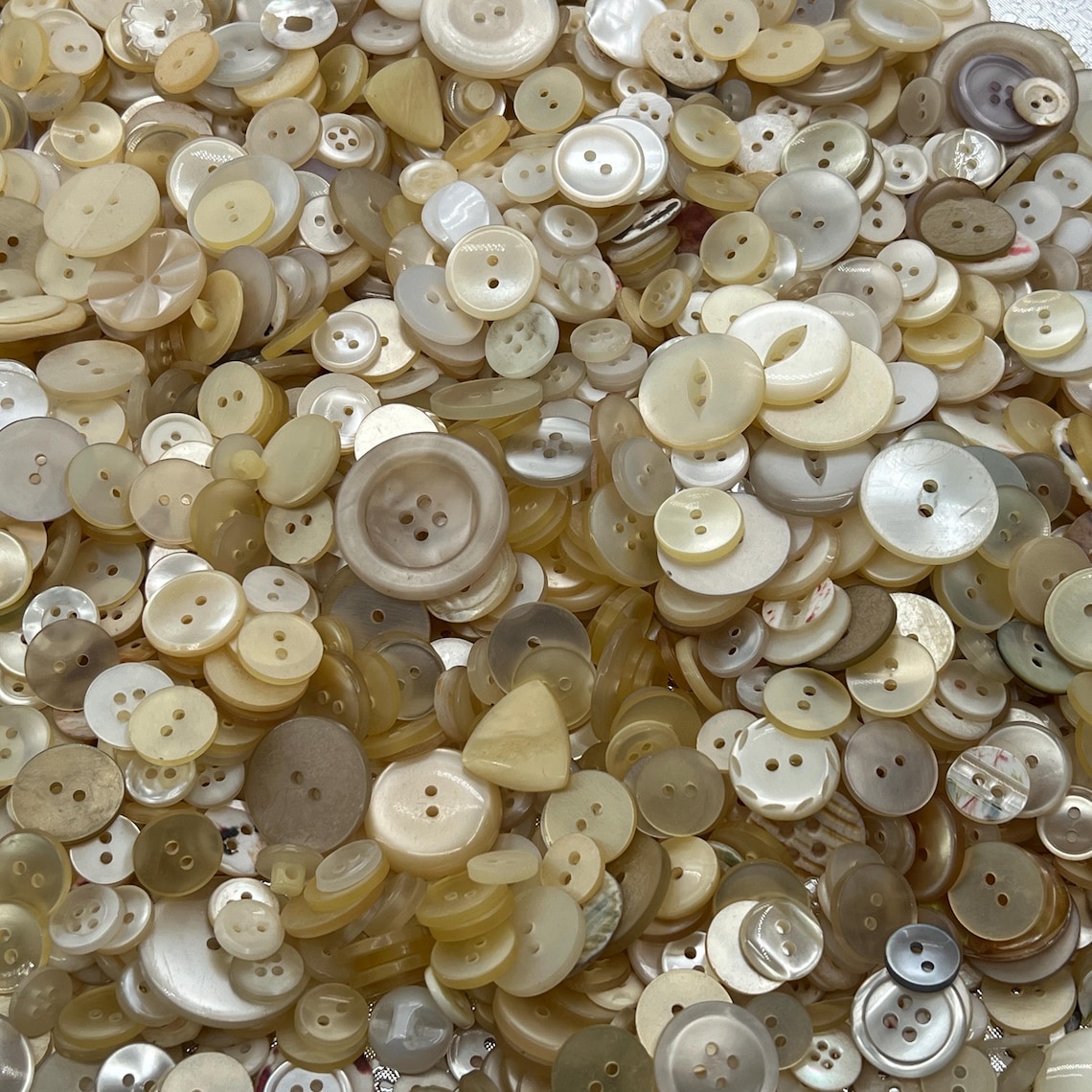 25 Vintage Off-white Buttons, Mixed Sizes - Etsy