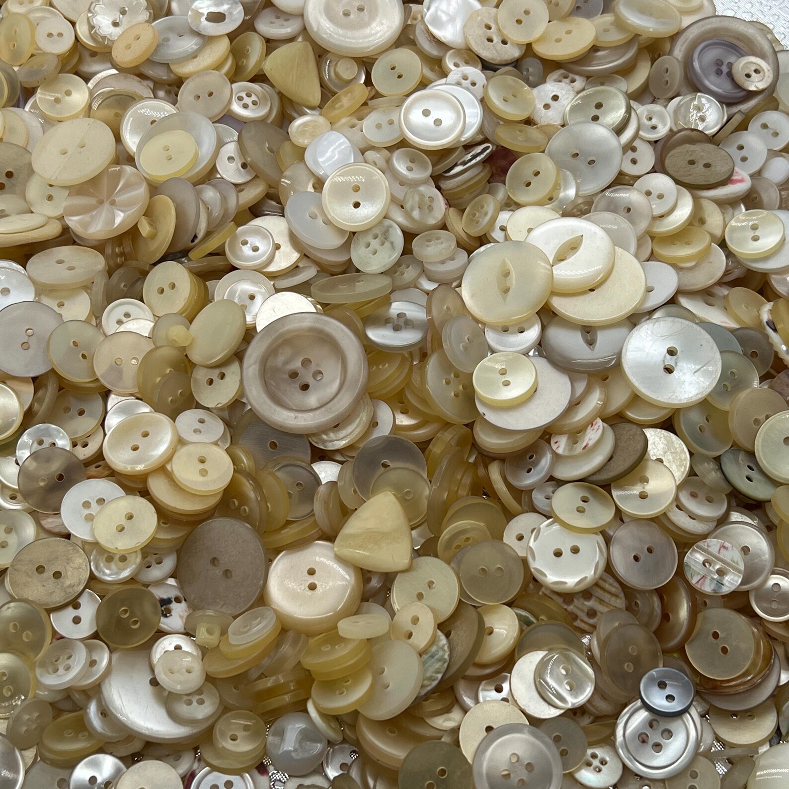 25 Vintage Off-white Buttons, Mixed Sizes - Etsy