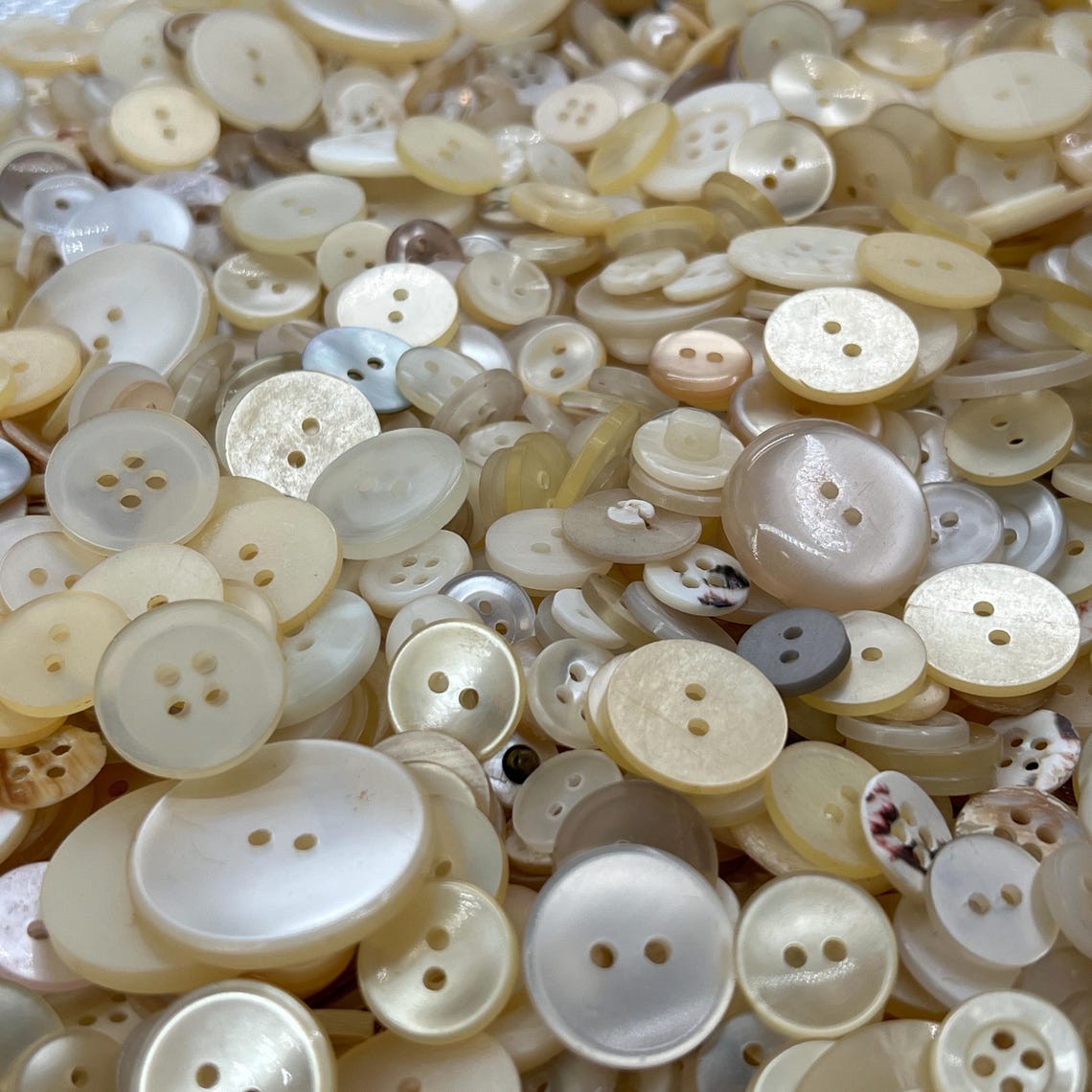 25 Vintage Off-white Buttons, Mixed Sizes - Etsy
