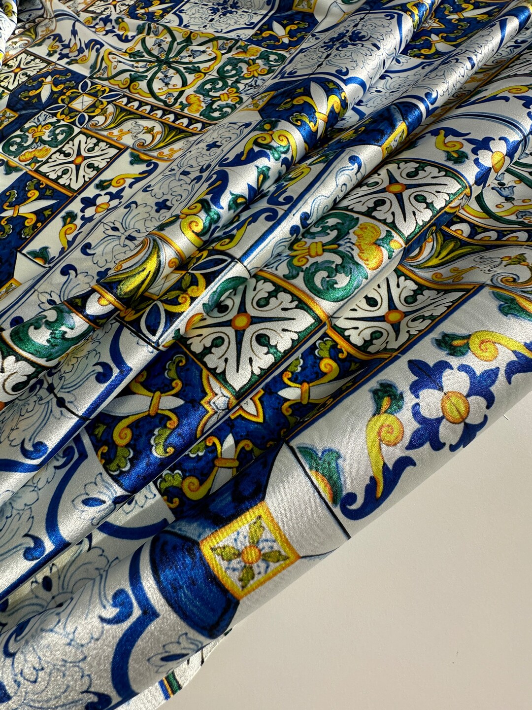 High-quality 100% Italian Silk Satin, Stretch, Sicilian Majolica, Top ...