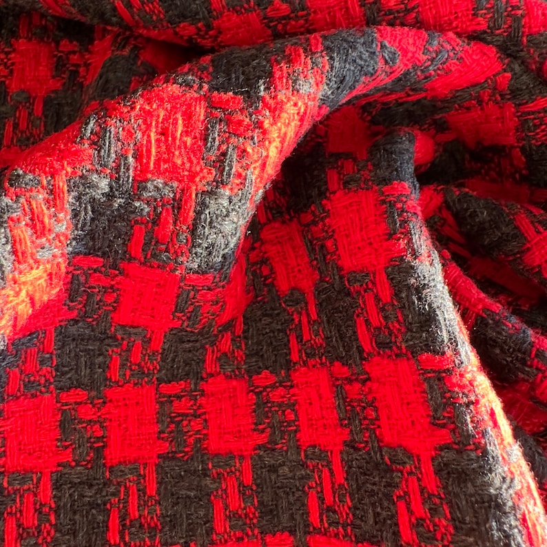 Hochwertiger italienischer Tweed Stoff in schwarz-rot mit Hahnentritt ...