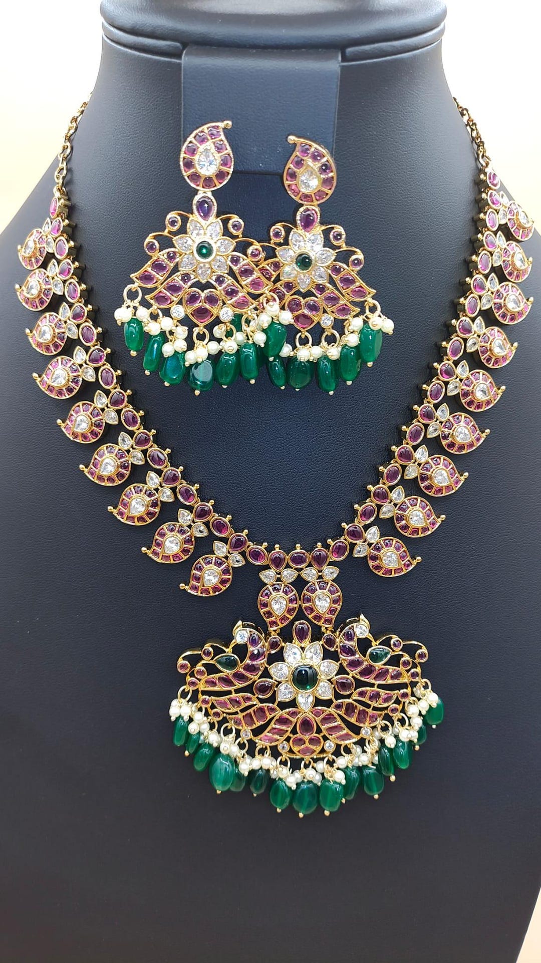 Trending 1 Gm Gold Jadau Mango Mala Kempu Stones & Green Beads Short ...