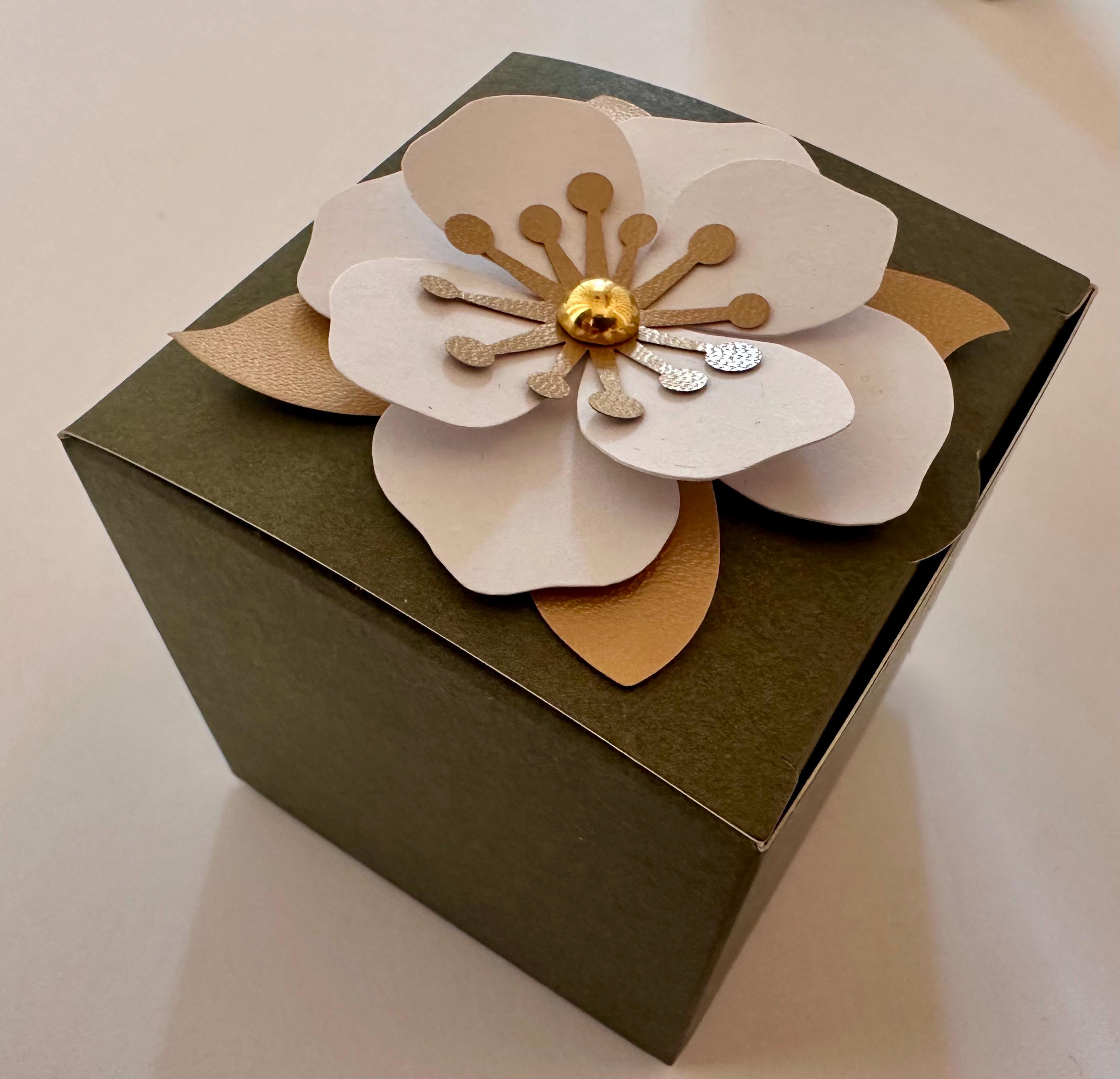 10 Sage Green Favour Boxes With Flower Decor, Personalised Favour for ...
