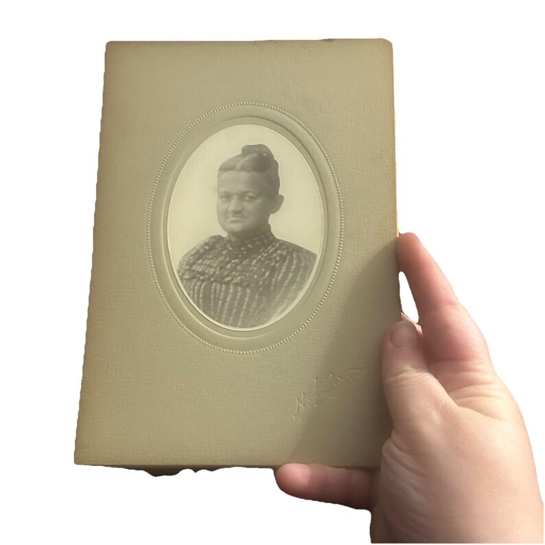 Antique Hafey Studio Cabinet Photo Reading PA Woman Embossed Oval Mount ...