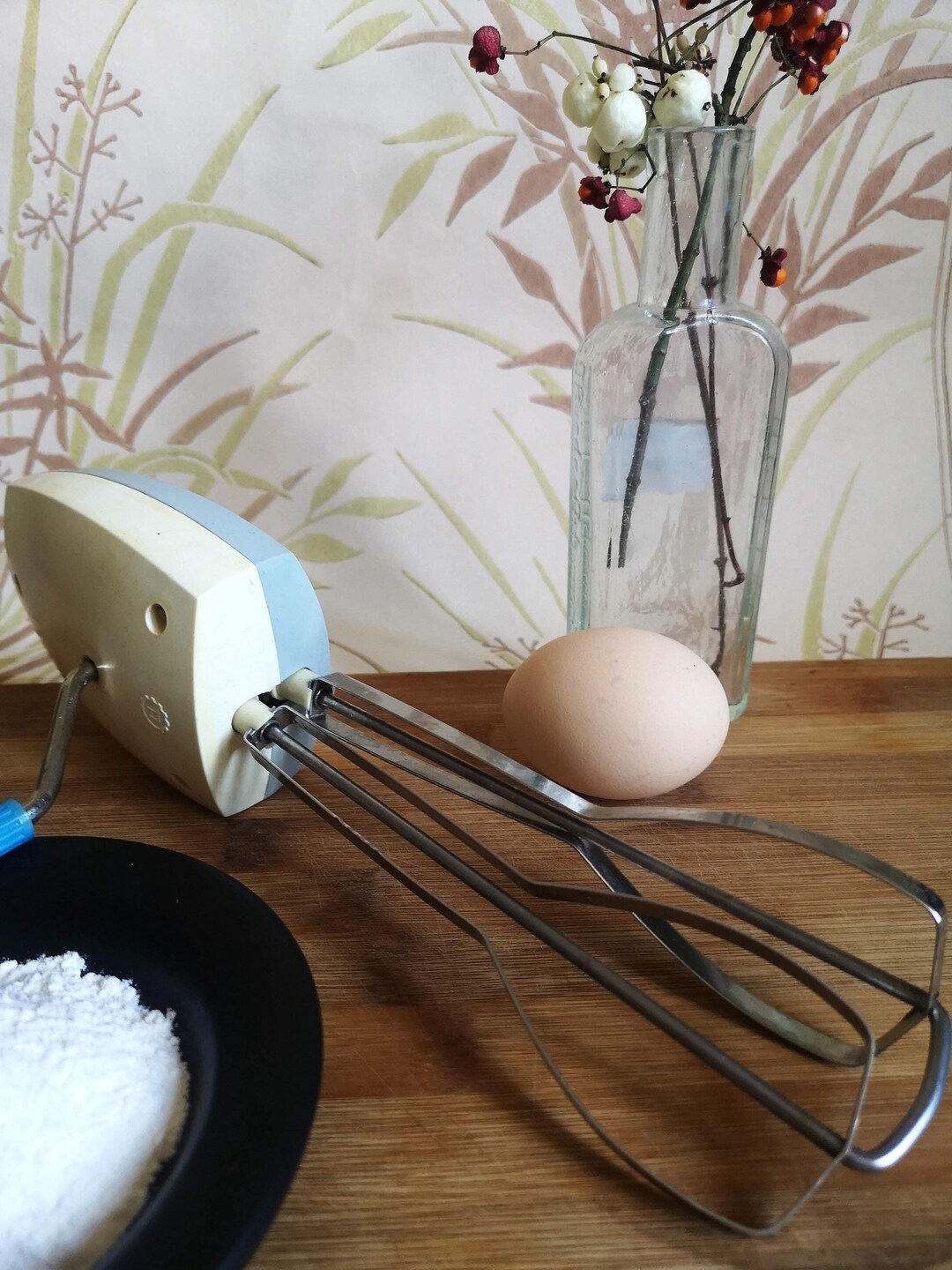 Vintage Hand Mixer - Manual Egg Beater, Handheld Kitchen Utensil, Retro ...