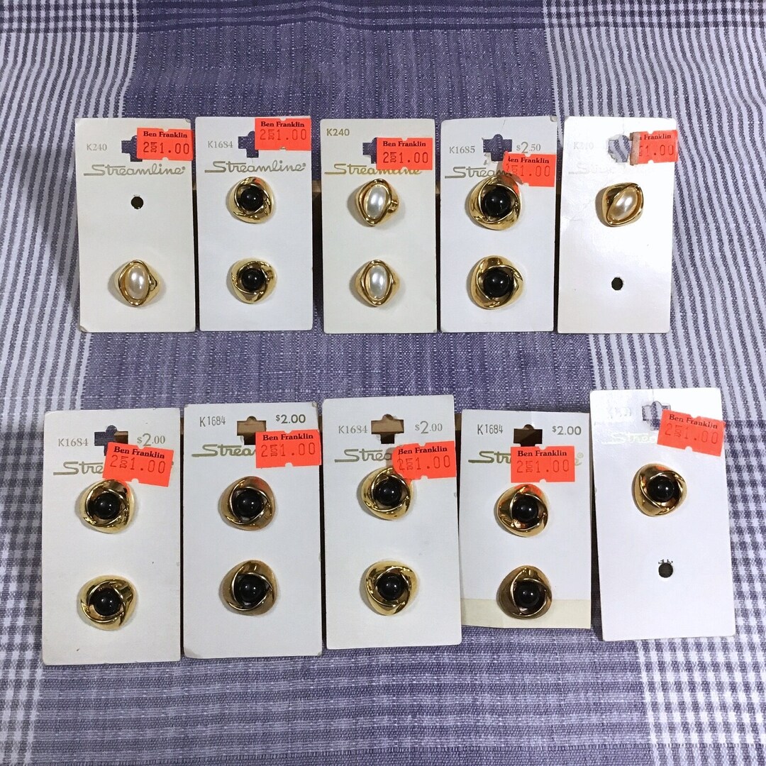17 Vintage Buttons by Streamline - Black and Gold / White and Gold ...