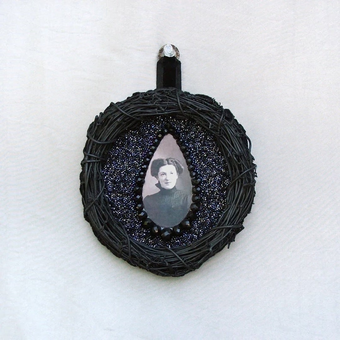 Teardrop - Dark Victorian Art Wreath - Victorian Gothic Mourning ...