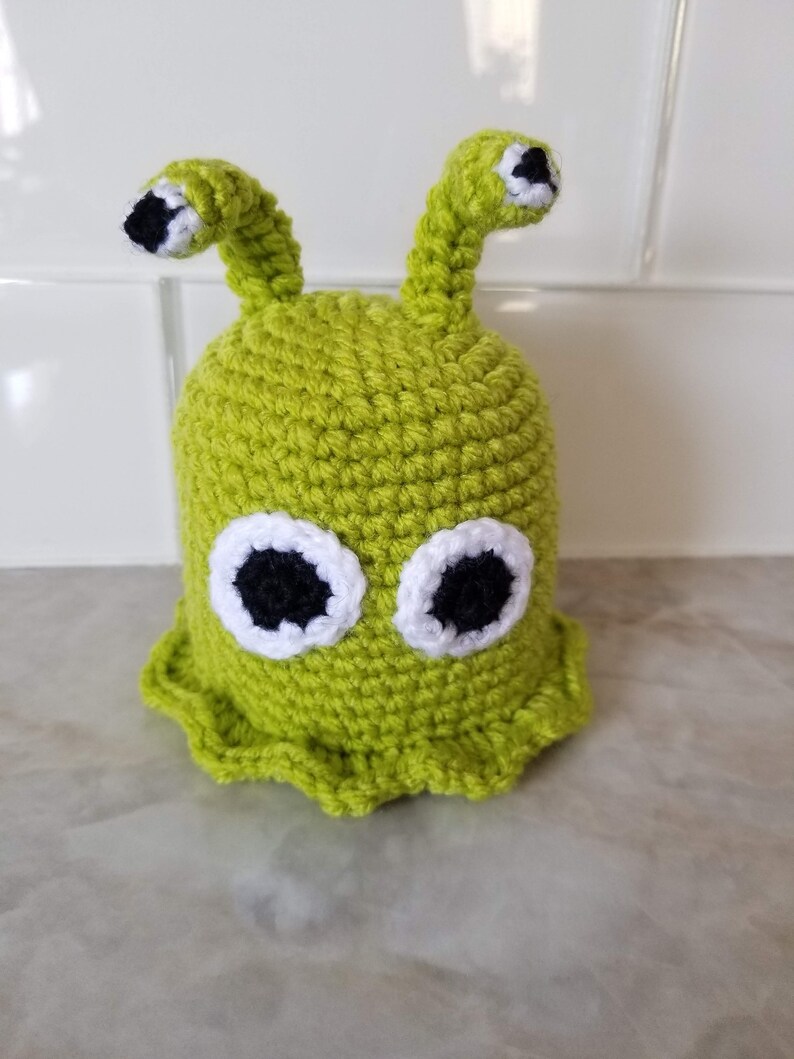 Alien Blob Desk Buddy, Crochet Stuffed Toy, Adopt a Pet, Amigurumi ...