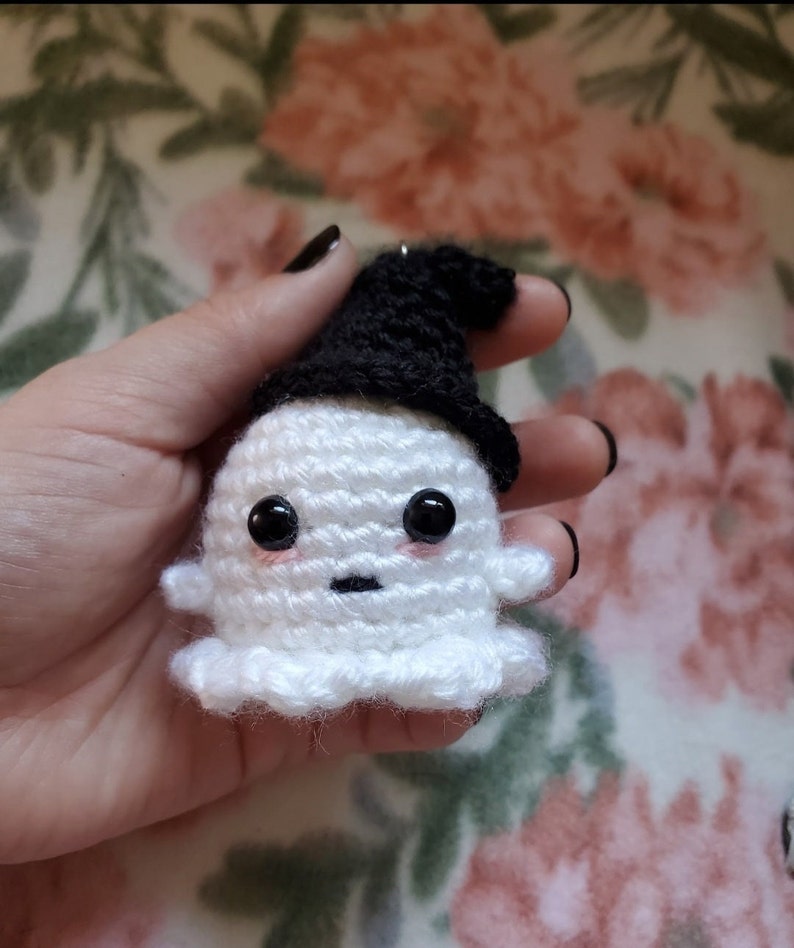 Ghost Witch Hat Keychain Crochet Pattern DIY Handmade Ghost Keychain ...
