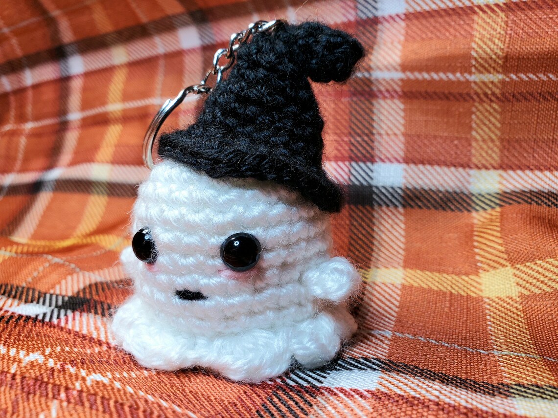 Ghost Witch Hat Keychain Crochet Pattern DIY Handmade Ghost Keychain ...