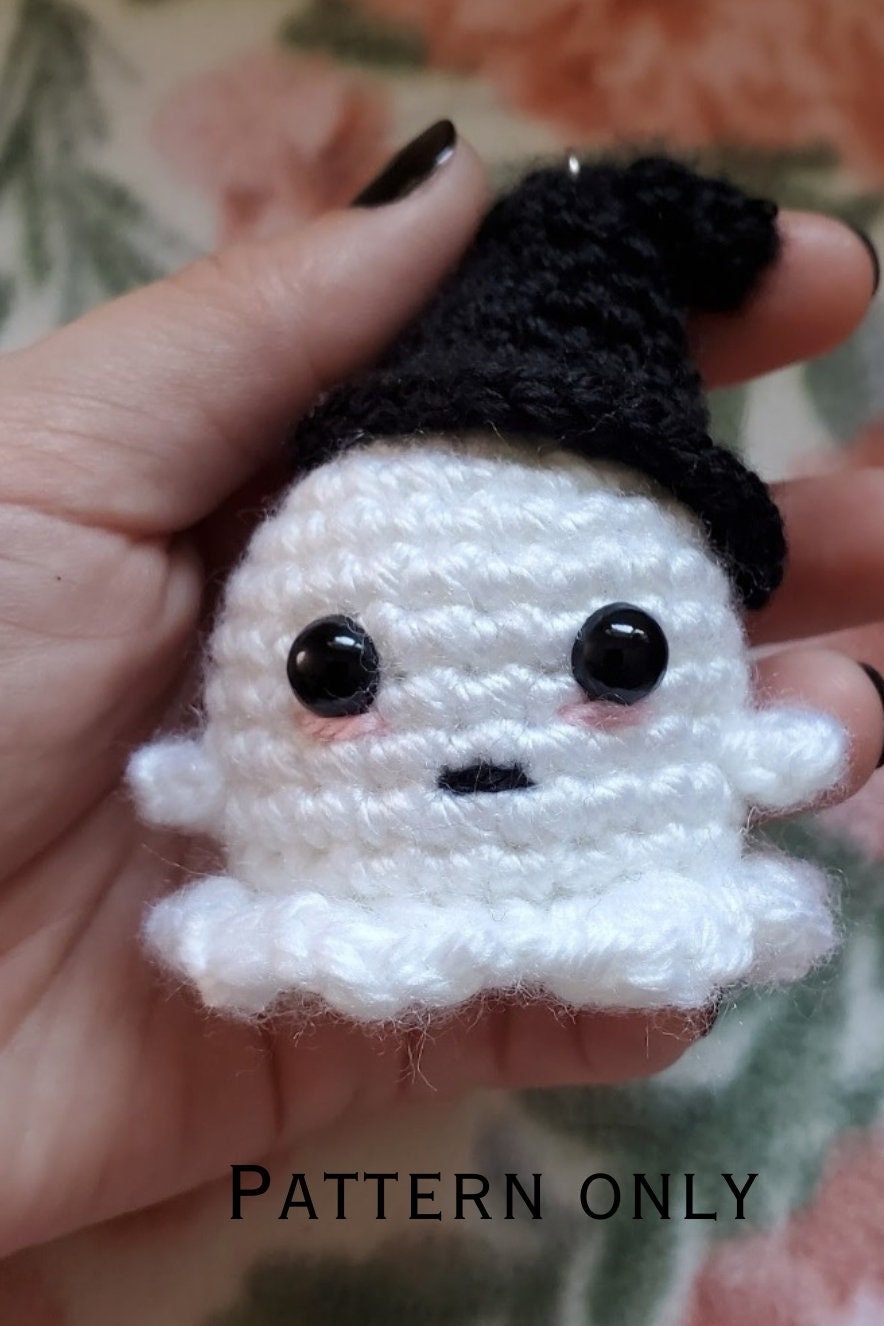 Ghost Witch Hat Keychain Crochet Pattern DIY Handmade Ghost Keychain ...