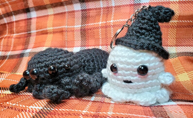 Ghost Witch Hat Keychain Crochet Pattern DIY Handmade Ghost Keychain ...