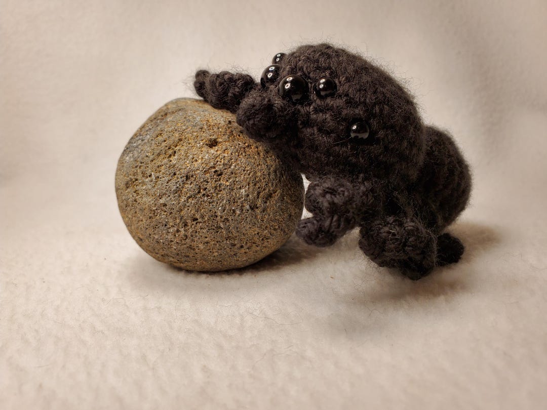 Keychain Crochet Spider Gifts for Friend Crochet Halloween Keychain ...