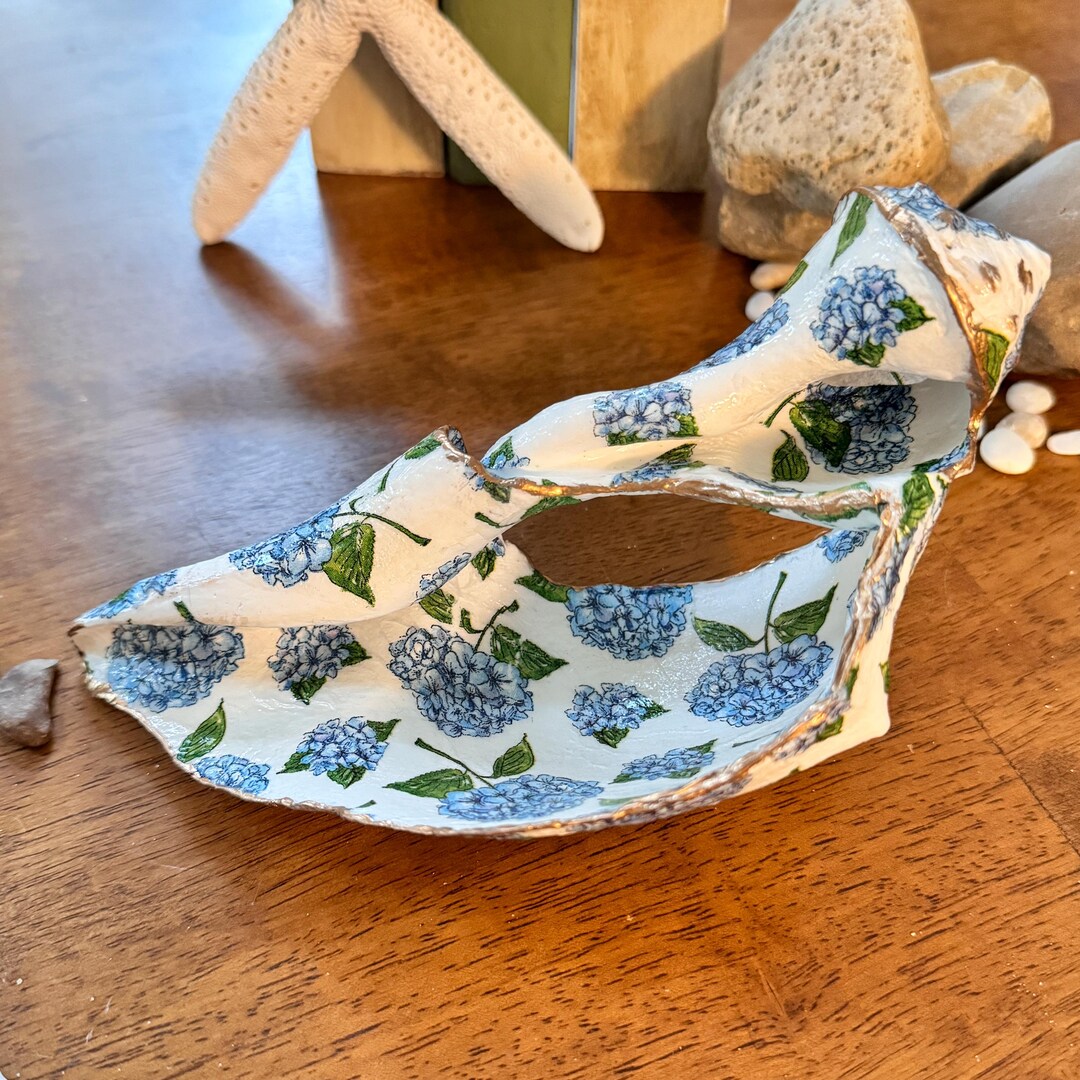 Decoupaged Whelk Shell: Hydrangea Coastal Decor, Upcycled Art - Etsy