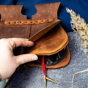 Medieval Leather Kidney Pouch - Etsy