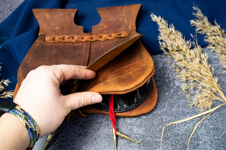 Medieval Leather Kidney Pouch - Etsy