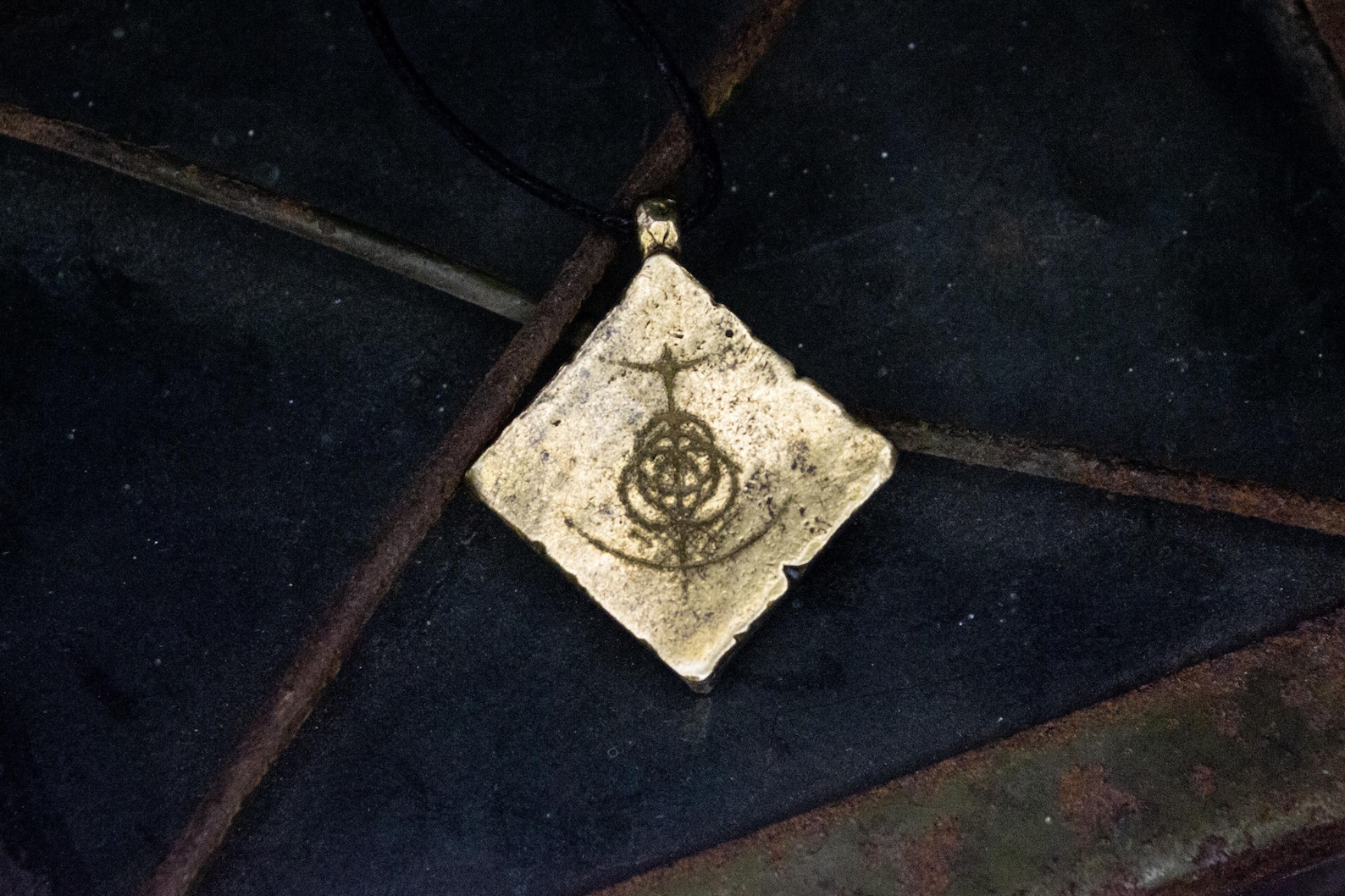 Elden Ring Brass Pendant: Game Keychain, Backpack Charm - Etsy