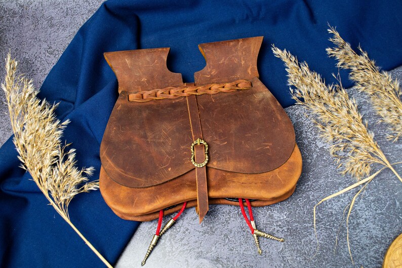 Medieval Leather Kidney Pouch - Etsy