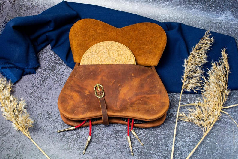 Medieval Leather Kidney Pouch - Etsy