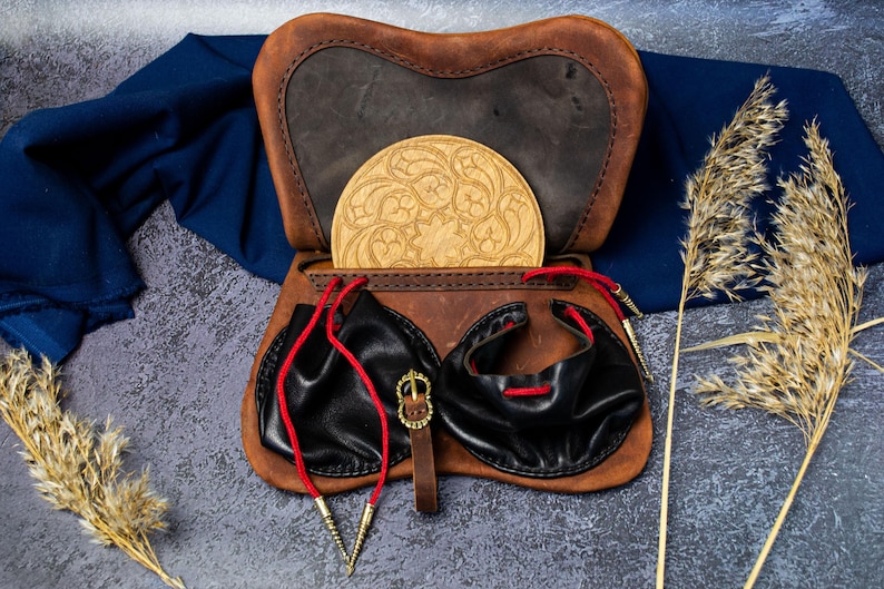 Medieval Leather Kidney Pouch - Etsy