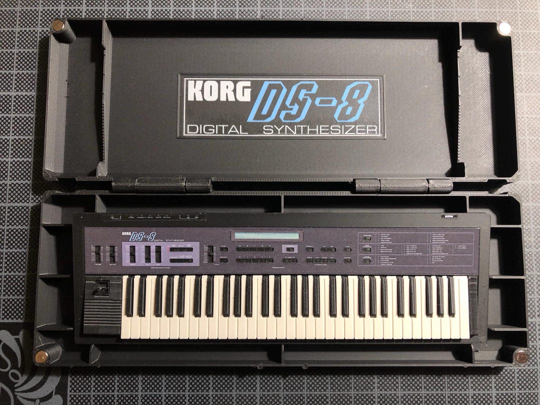 Mini KORG DS8 FM Synthesizer: 1/6 Scale Collectible With Flightcase - Etsy
