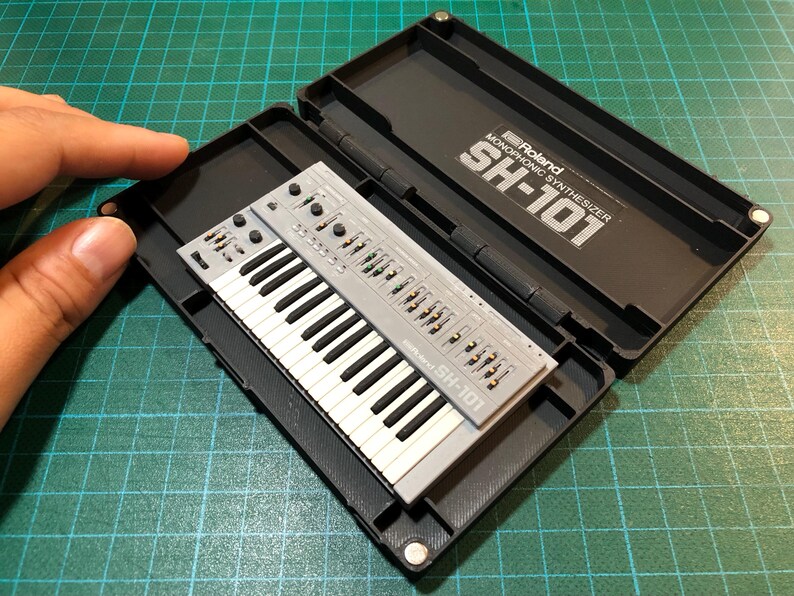 Miniature Roland SH101 Synthesizer: 1/6 Scale Collectible With ...
