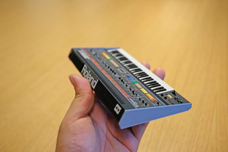 Miniature Roland JUPITER 8 Synthesizer: 1/6 Scale Collectible With ...