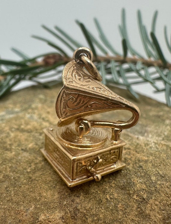 Vintage gold player - Gem