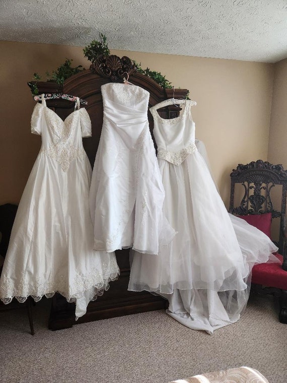 Embroidered Moon Collar Wedding Gown - Gem