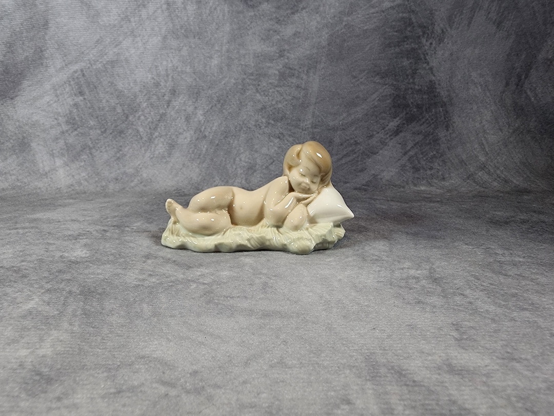 Lladro Sleeping Baby Porcelain Figurine, Spanish Porcelain Figurine L ...