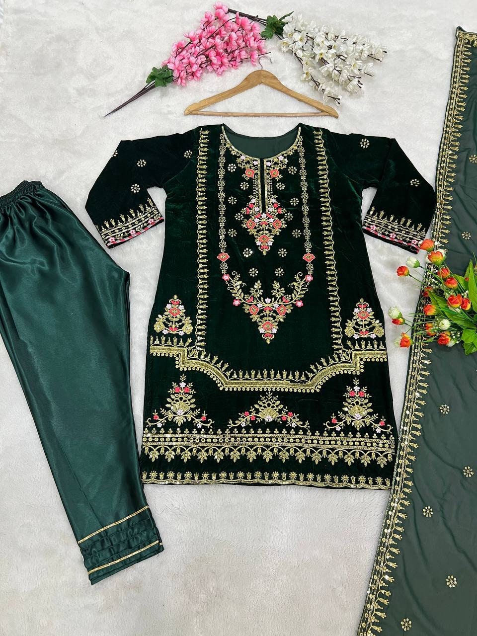 Pakistani Designer Velvet Kurta Set With Dupatta for Womens, Partywear ...