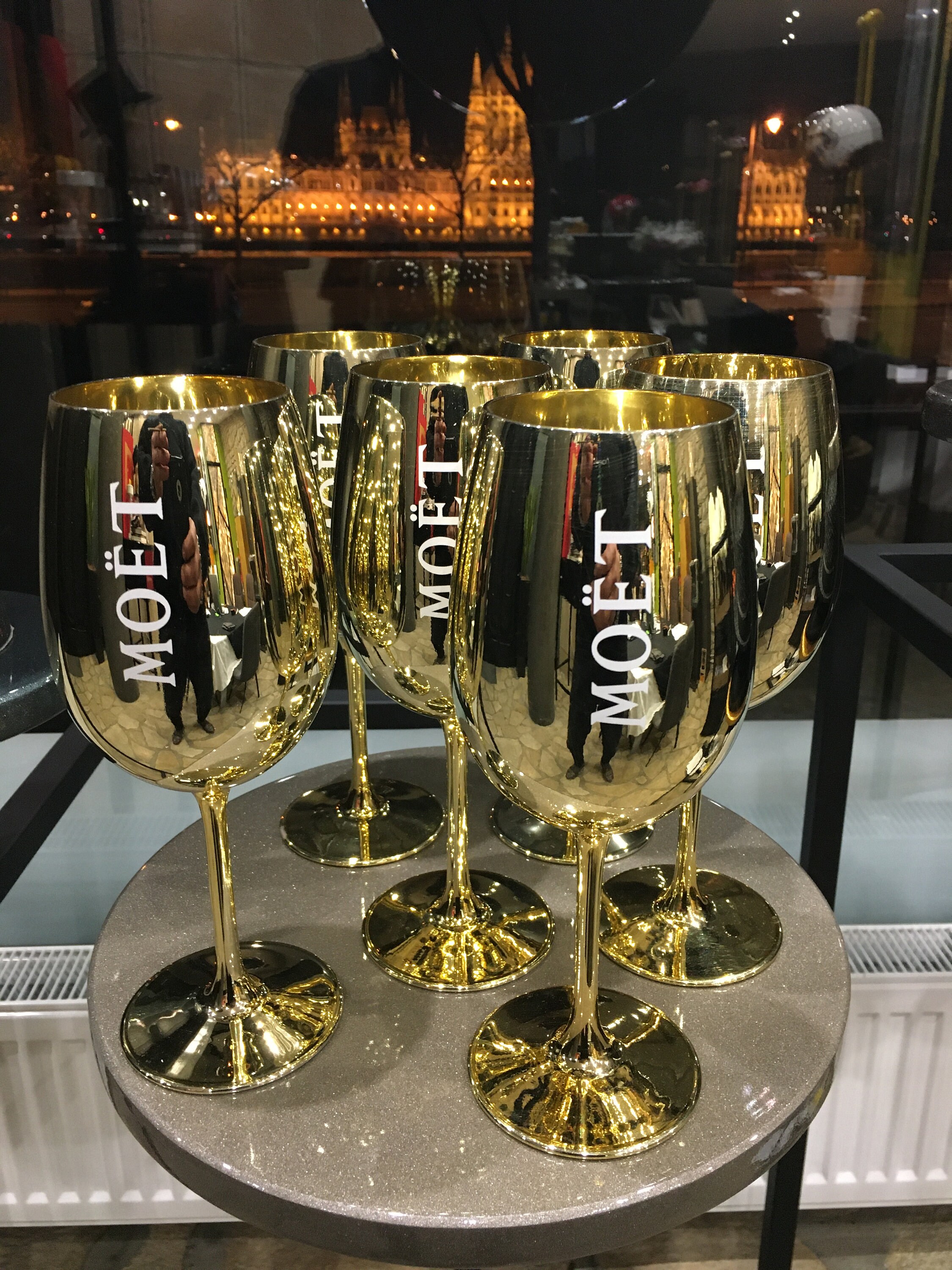 Moët & Chandon Champagne Flutes 6pcs Made of Glass With a Gold Finish ...