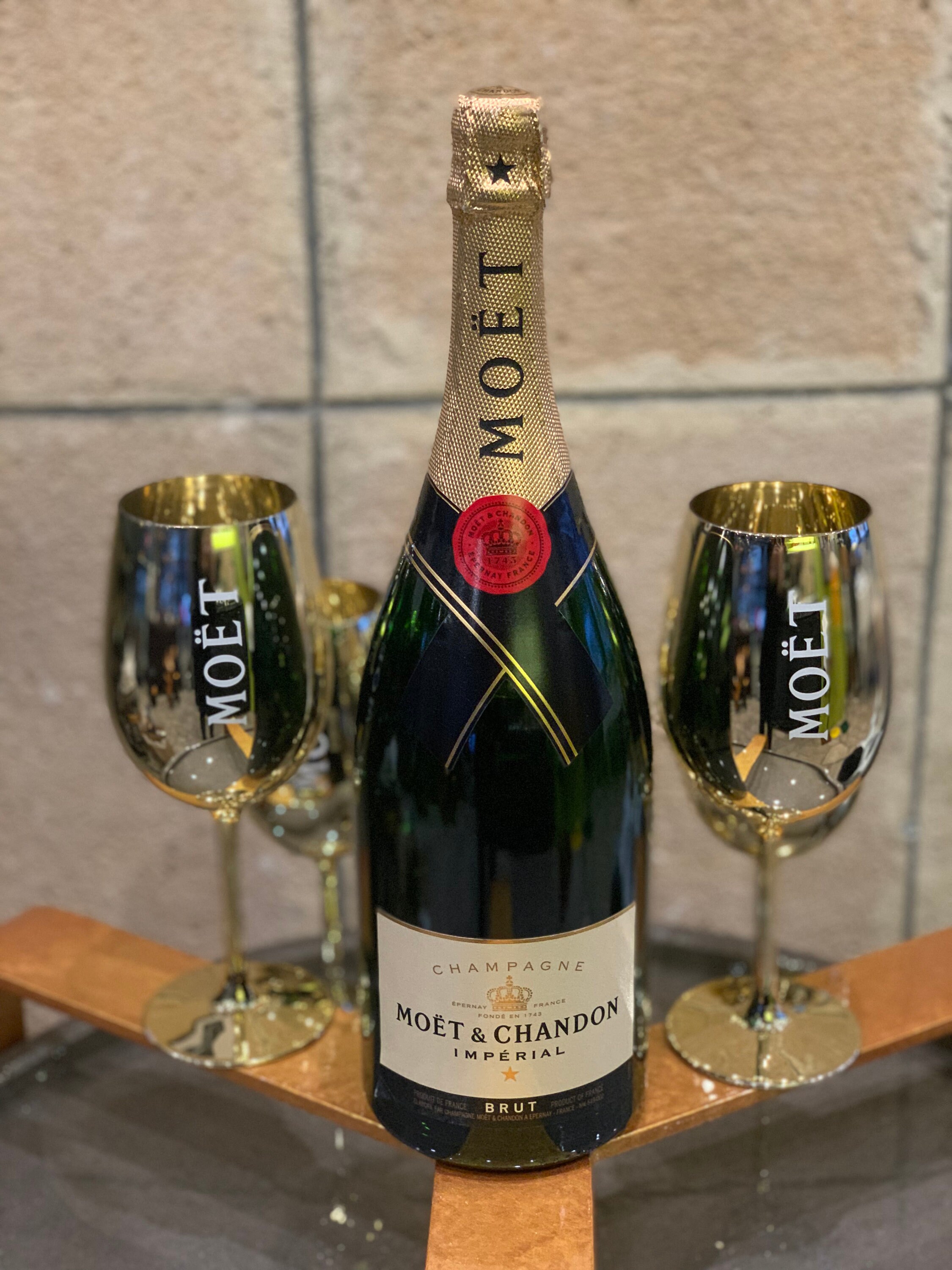 Moët & Chandon Champagne Flutes 6pcs Made of Glass With a Gold Finish ...