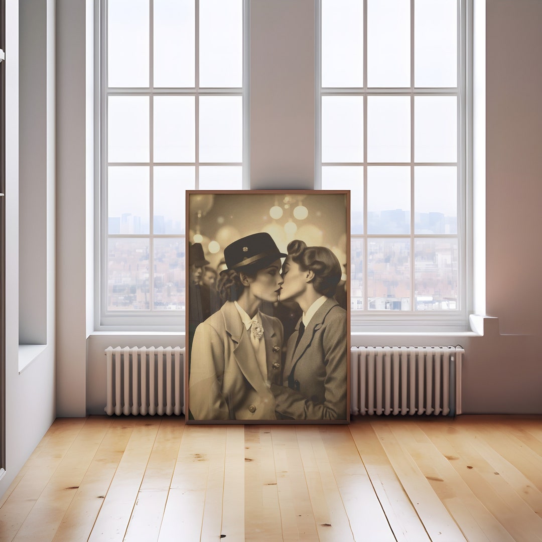 Vintage Lesbians Kissing Wall Art Vintage Queer Art, Romantic Lesbian ...